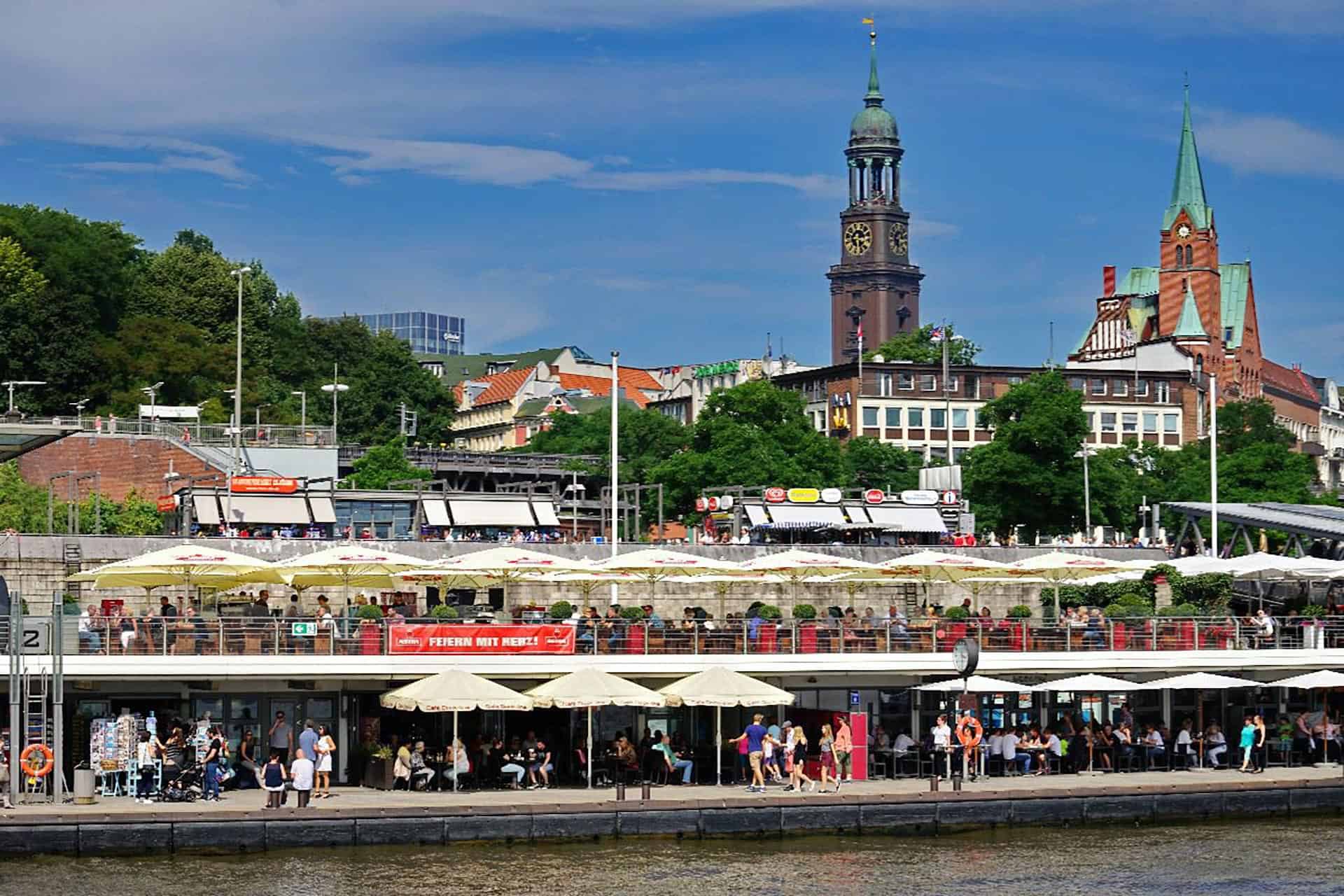 ASTRA Biergarten an den Landungsbrücken